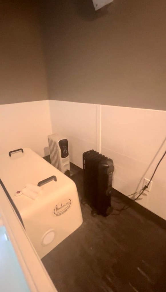 Pregnancy and Floatation Therapy: A Relaxing Experience For Expecting ...