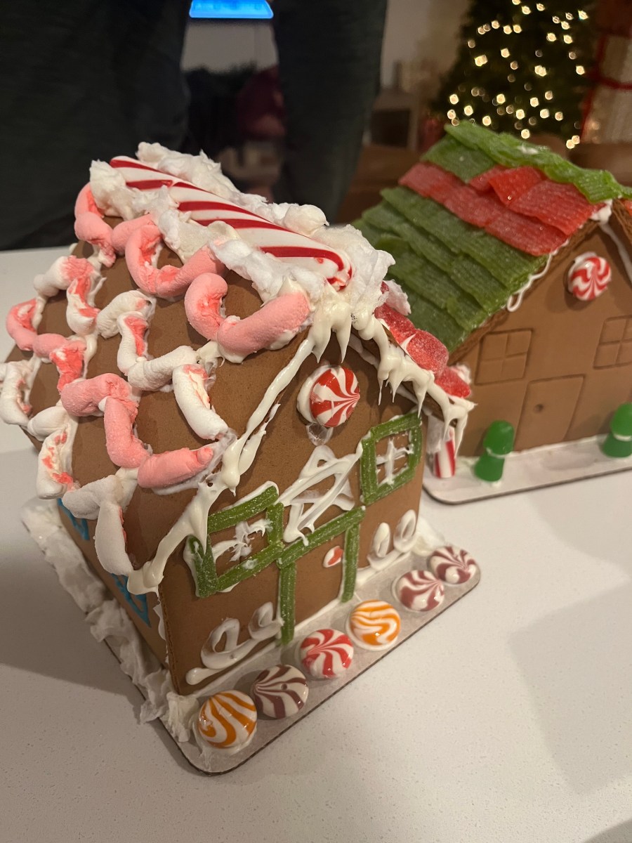 Everything You Need for the Perfect Gingerbread House Decorating Party ...